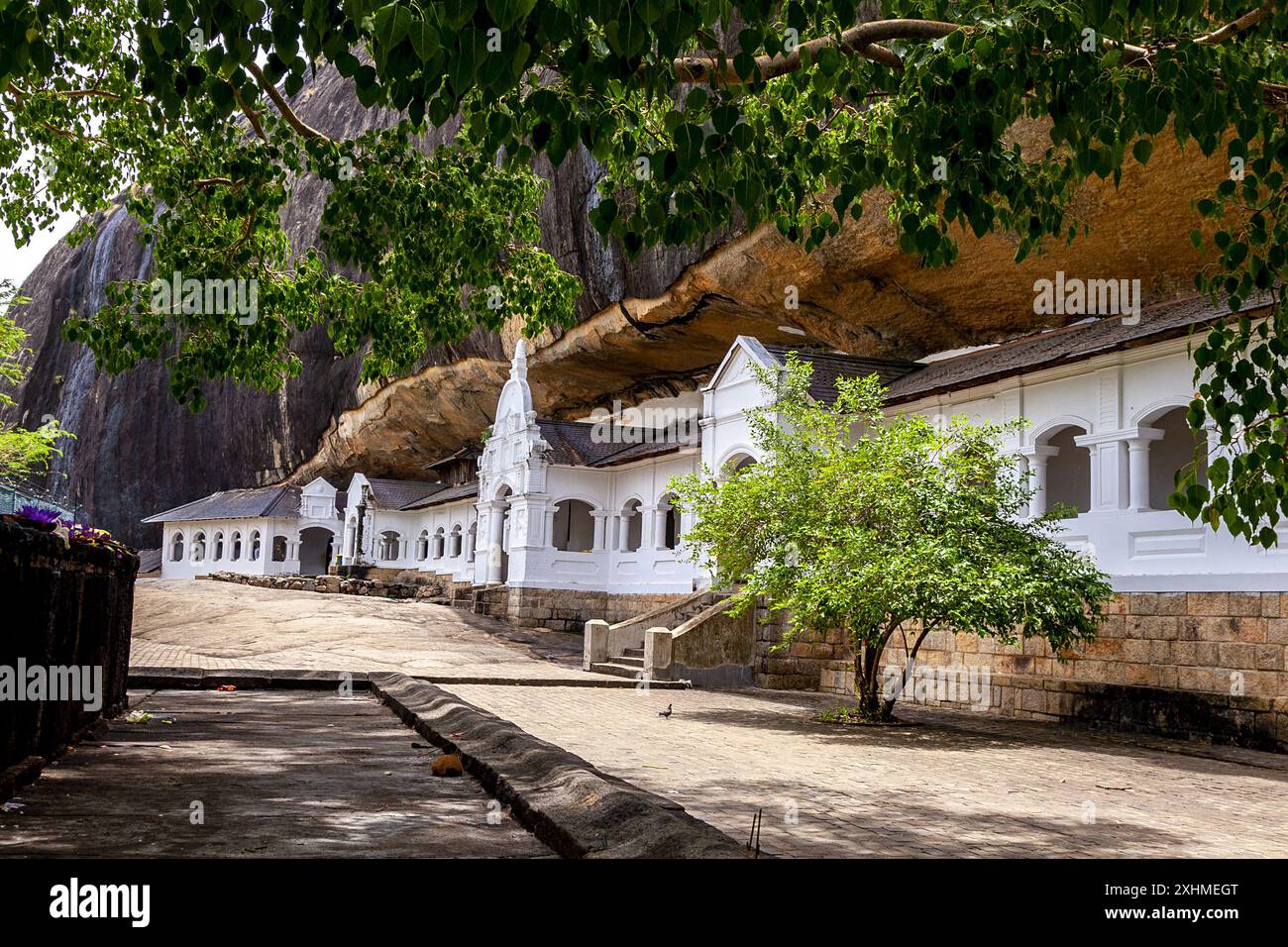 Entry into Dambulla Royal Cave Temple, Sri Lanka, temples built into 5 ...