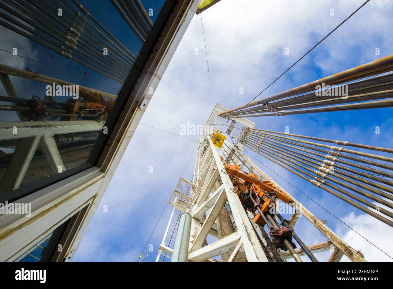 Drill rig in the Wyoming winter Stock Photo - Alamy