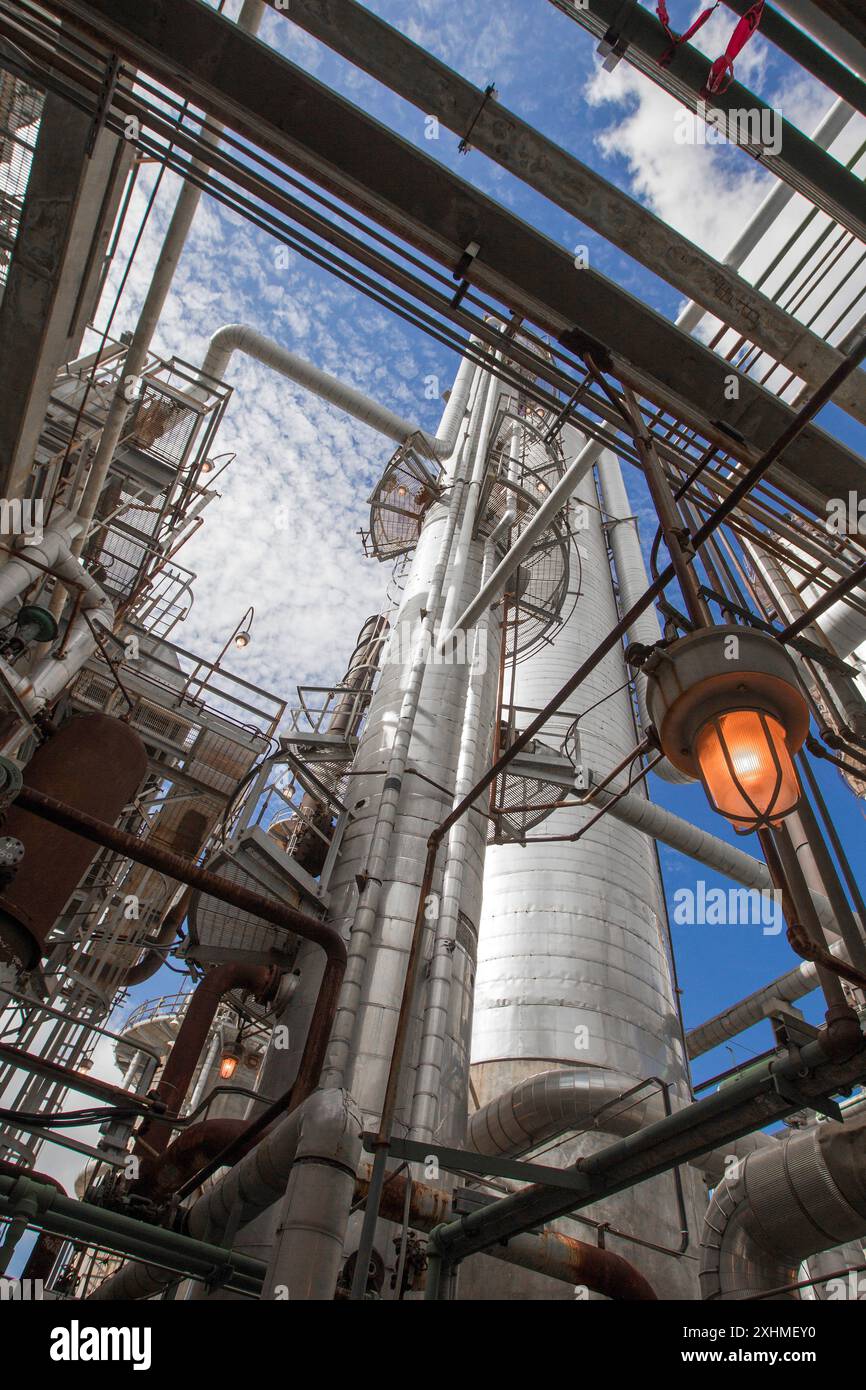 Chemical plant structures pipes hi-res stock photography and images - Alamy