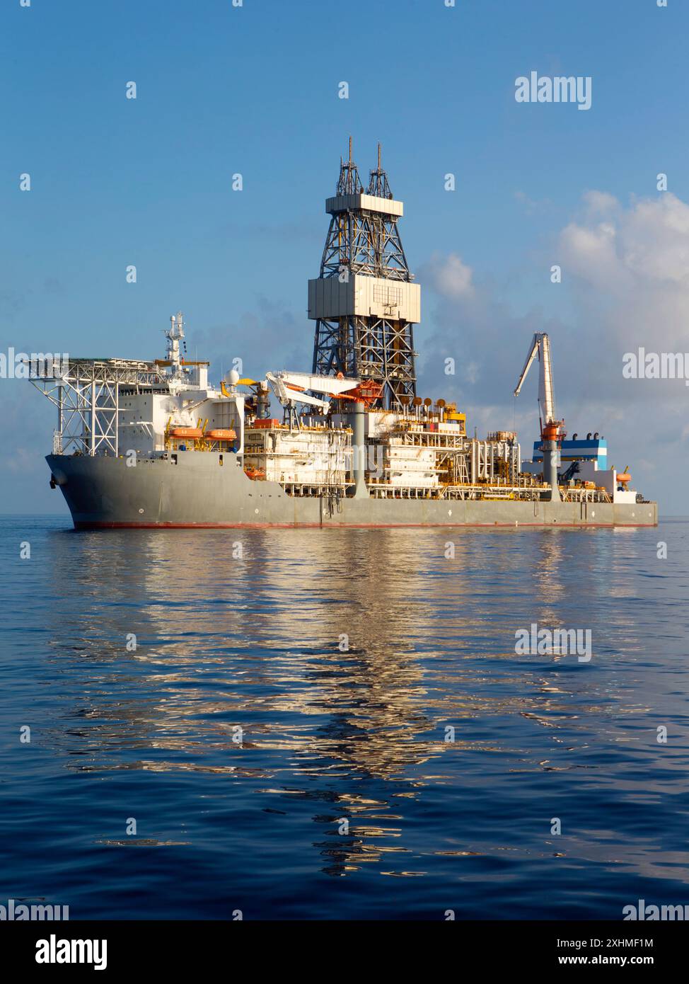 View of drilling ship in the Gulf of Mexico Stock Photo - Alamy