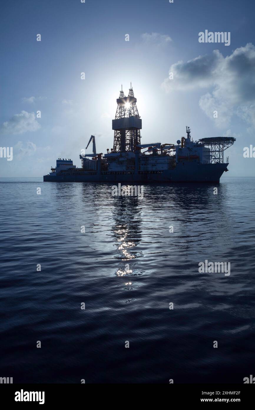Oil drilling ship mexico hi-res stock photography and images - Alamy