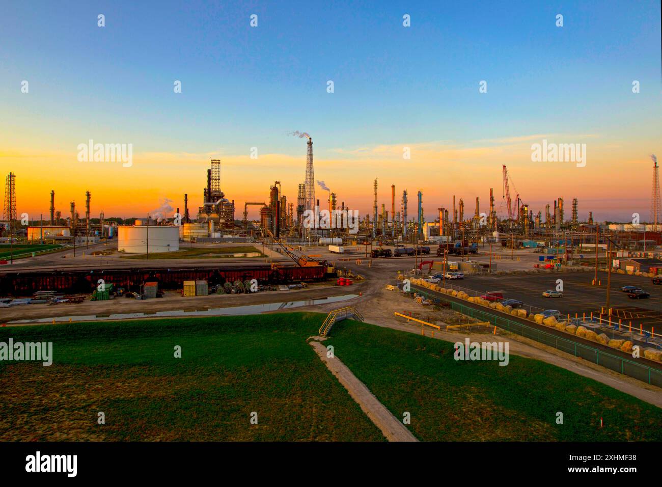Oil and gas tankers hi-res stock photography and images - Alamy