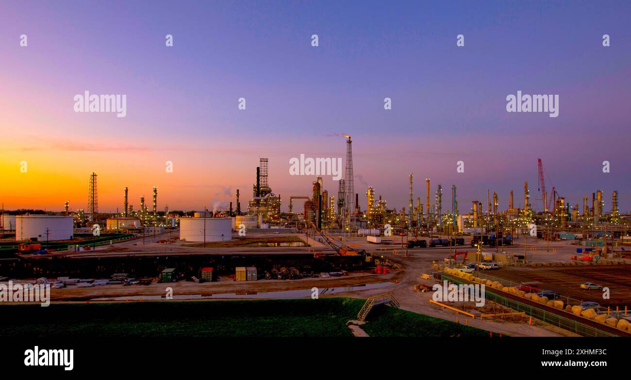 Oil and Gas refinery in Ohio Stock Photo - Alamy