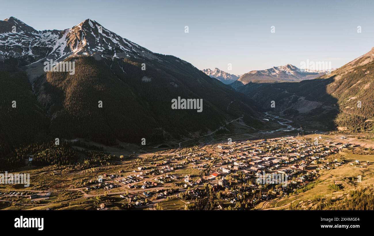 Aerial view town between mountains hi-res stock photography and images ...