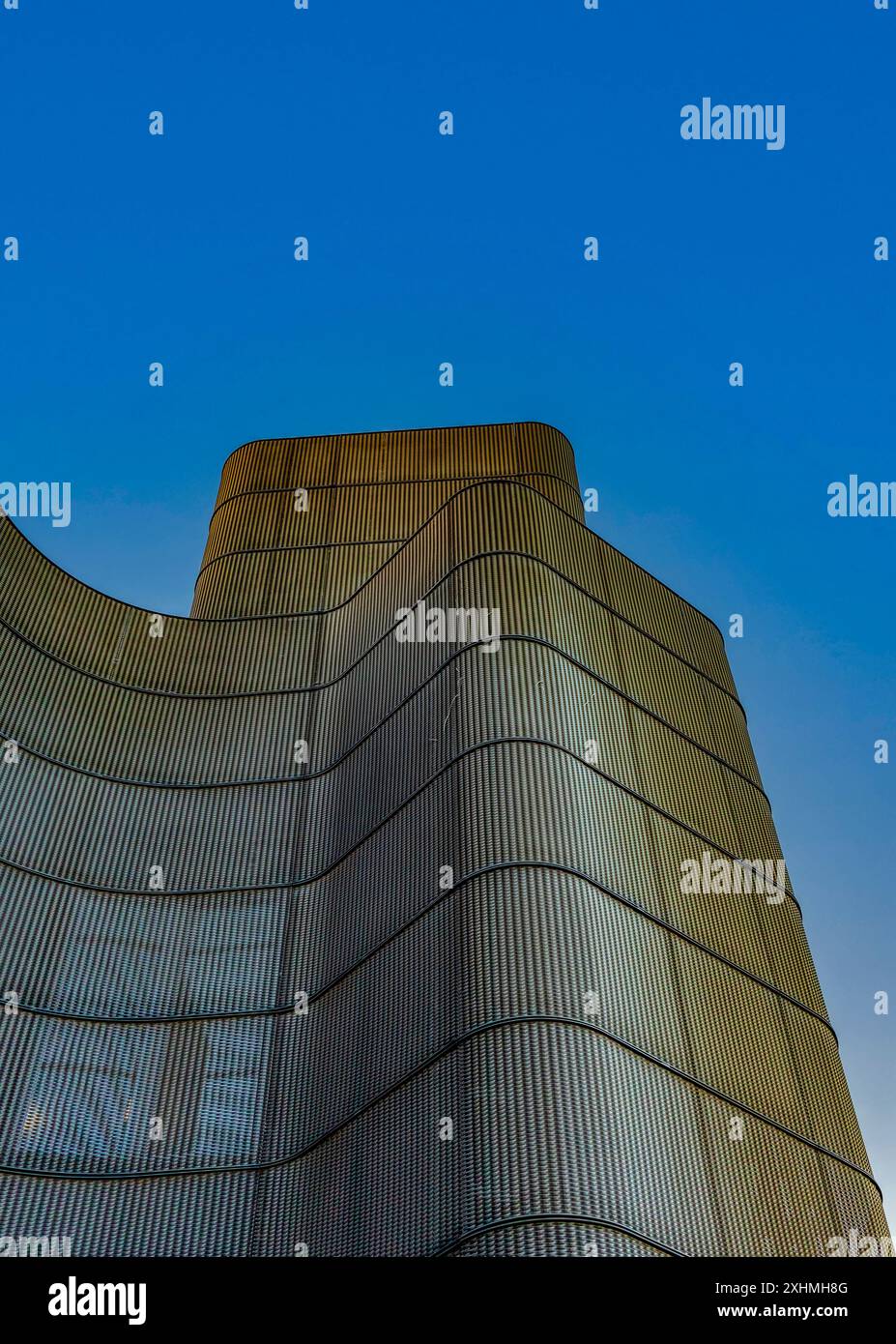 Beautiful ornate apartment building hi-res stock photography and images ...