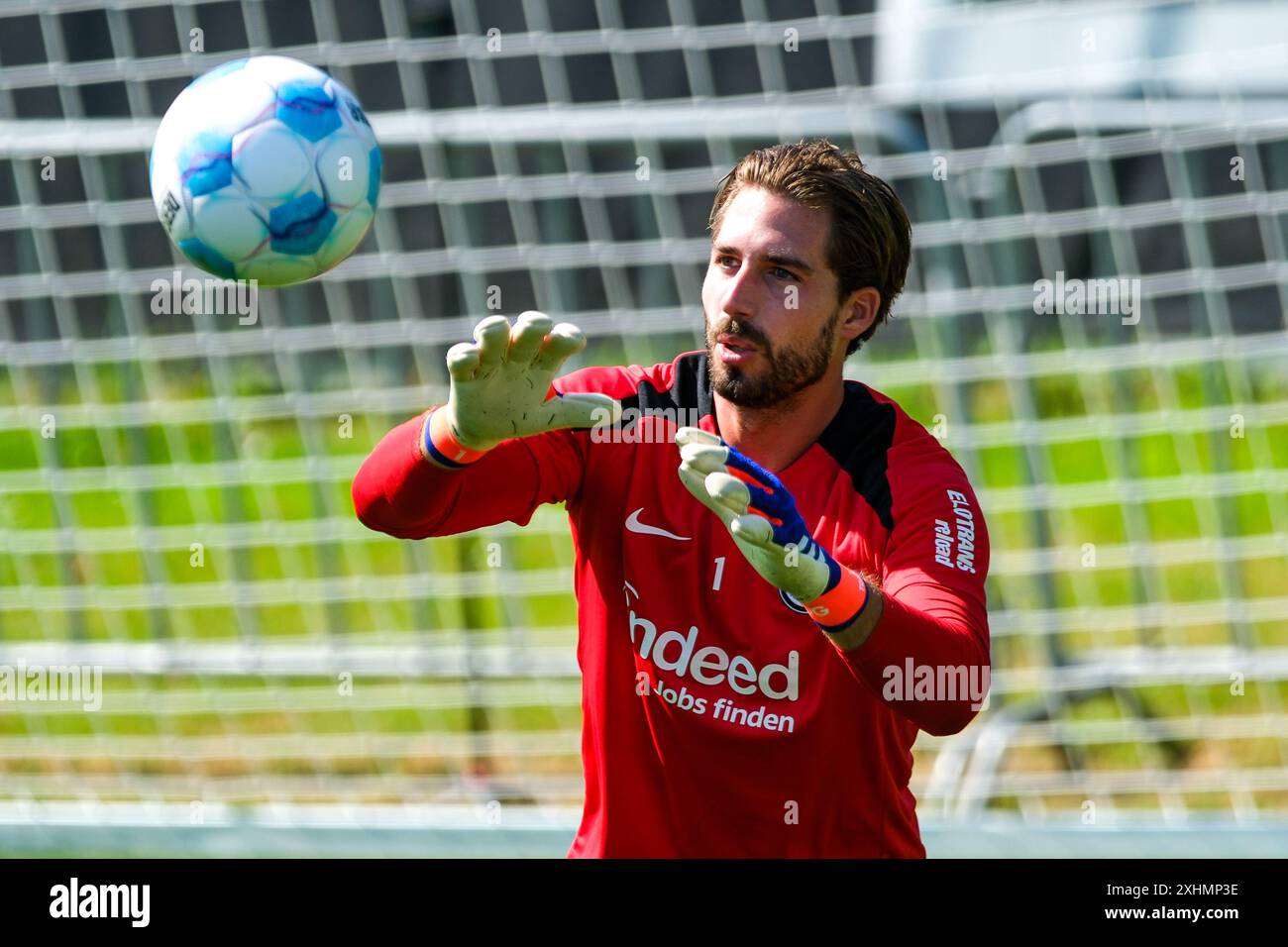 Kevin Trapp (Eintracht Frankfurt, #01) am Ball, GER, Eintracht ...