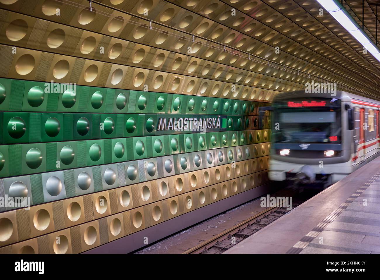 Underground escalator panels hi-res stock photography and images - Alamy