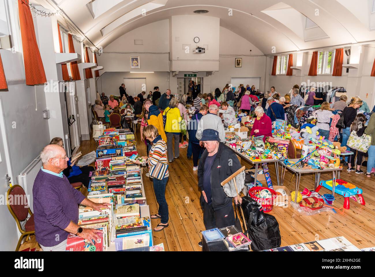 Packed jumble sale hi-res stock photography and images - Alamy