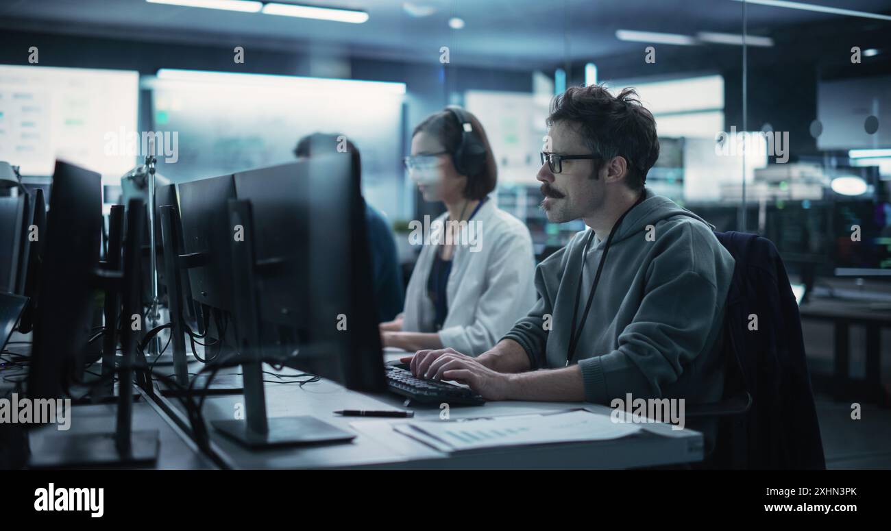 Network teamwork collaborative team hi-res stock photography and images ...