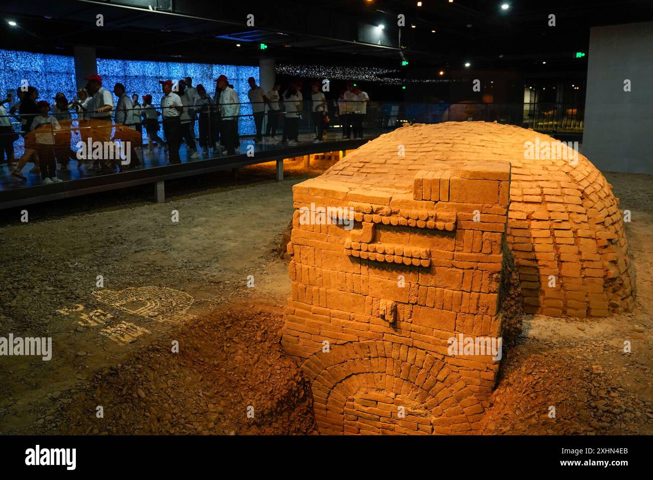 (240715) -- KUQA, July 15, 2024 (Xinhua) -- People visit the Wei and ...