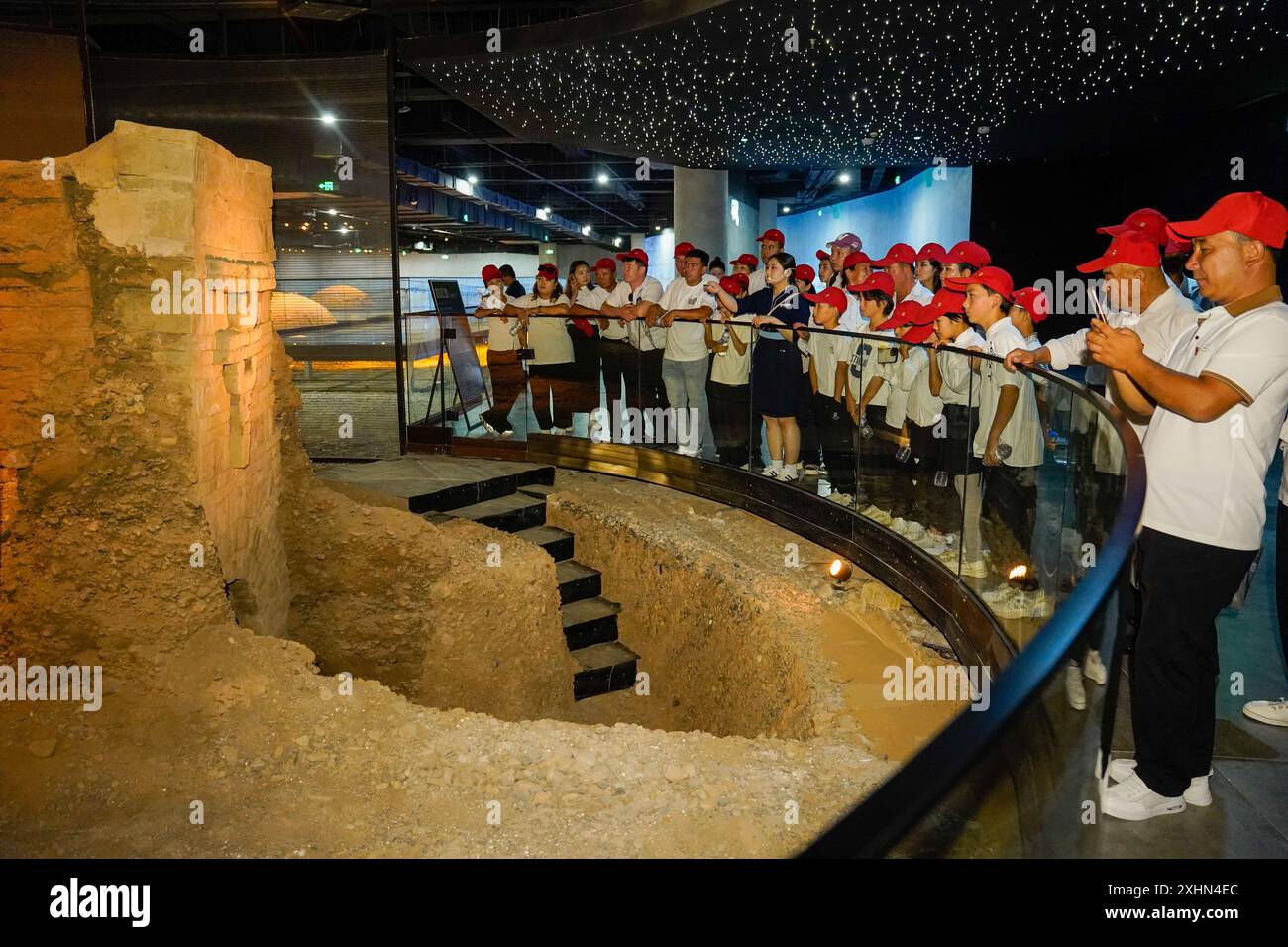 (240715) -- KUQA, July 15, 2024 (Xinhua) -- People visit the Wei and ...