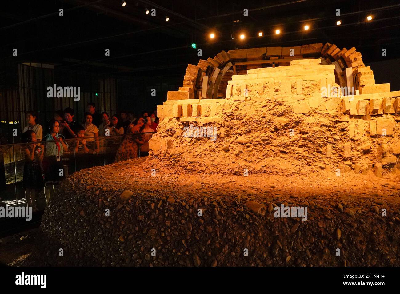 (240715) -- KUQA, July 15, 2024 (Xinhua) -- People visit the Wei and ...