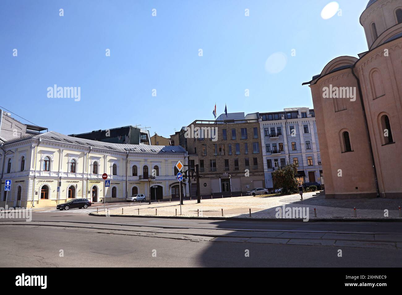 Non Exclusive: KYIV, UKRAINE - JULY 14, 2024 - A deserted square near ...