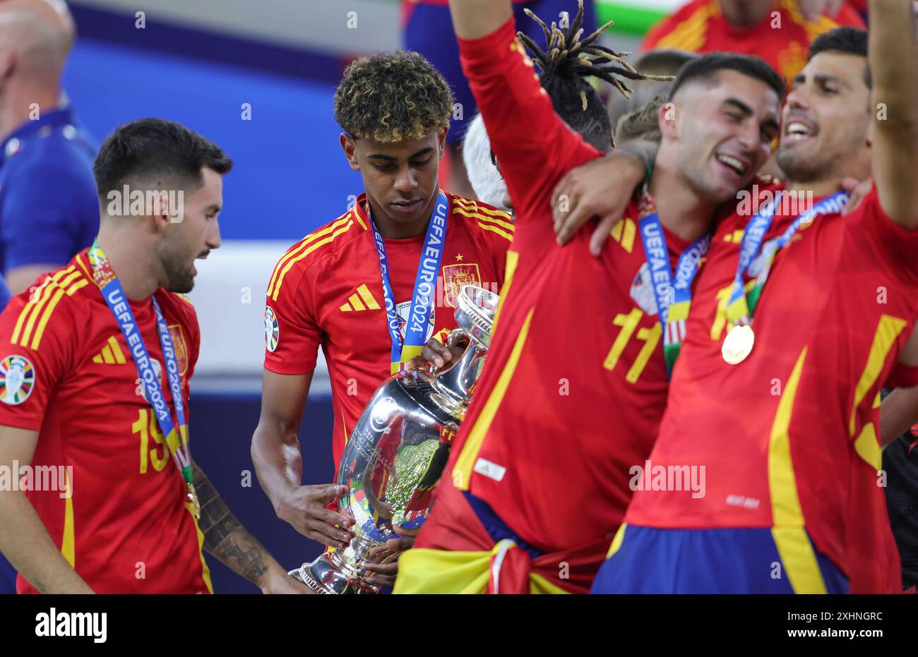 Lamine yamal euro 2024 trophy hi-res stock photography and images - Alamy