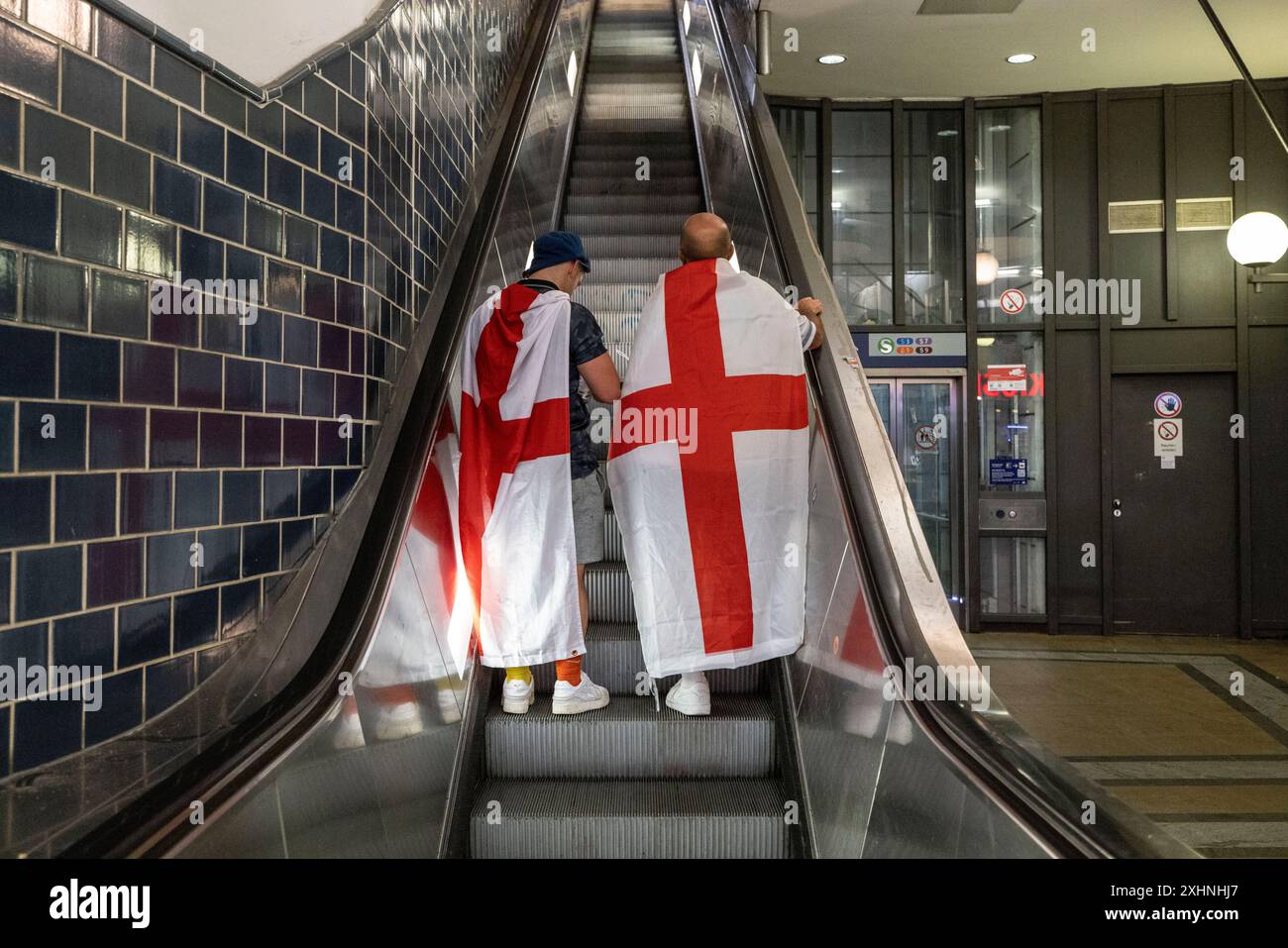 England fans hi-res stock photography and images - Alamy