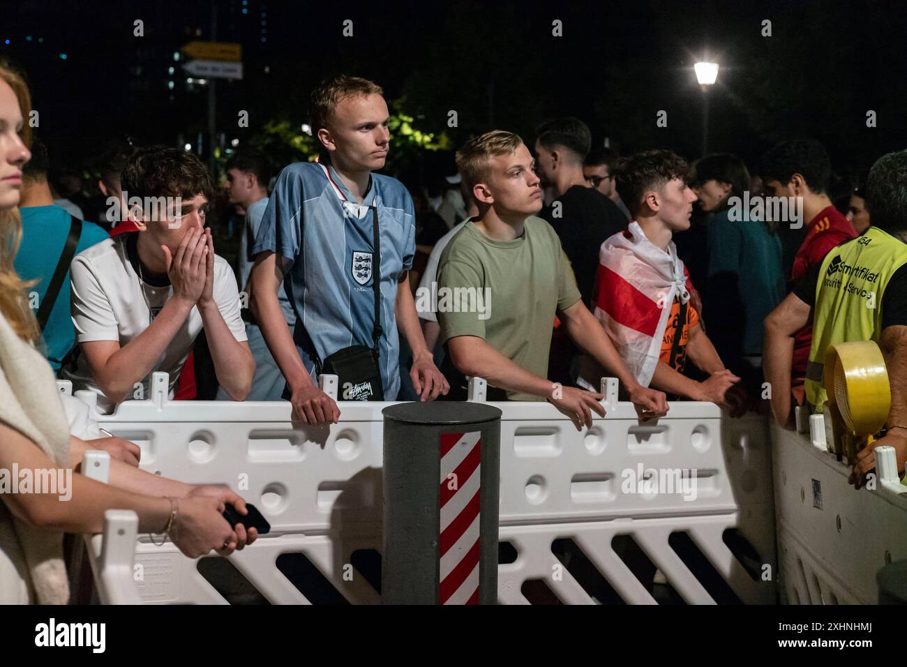 Sad england fans defeated hi-res stock photography and images - Alamy