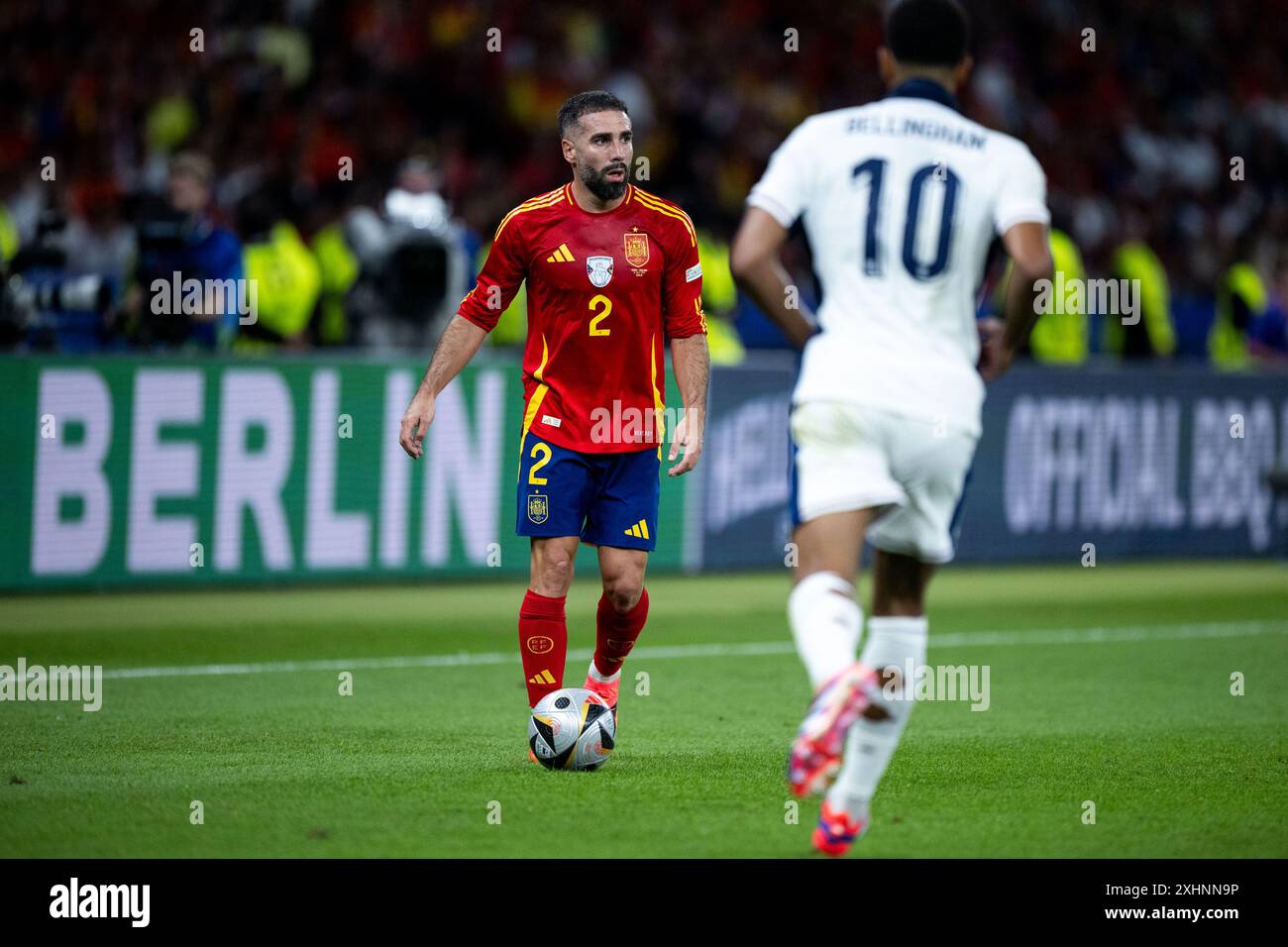 Daniel Carvajal (Spanien, #02) am Ball, davor Jude Bellingham (England ...