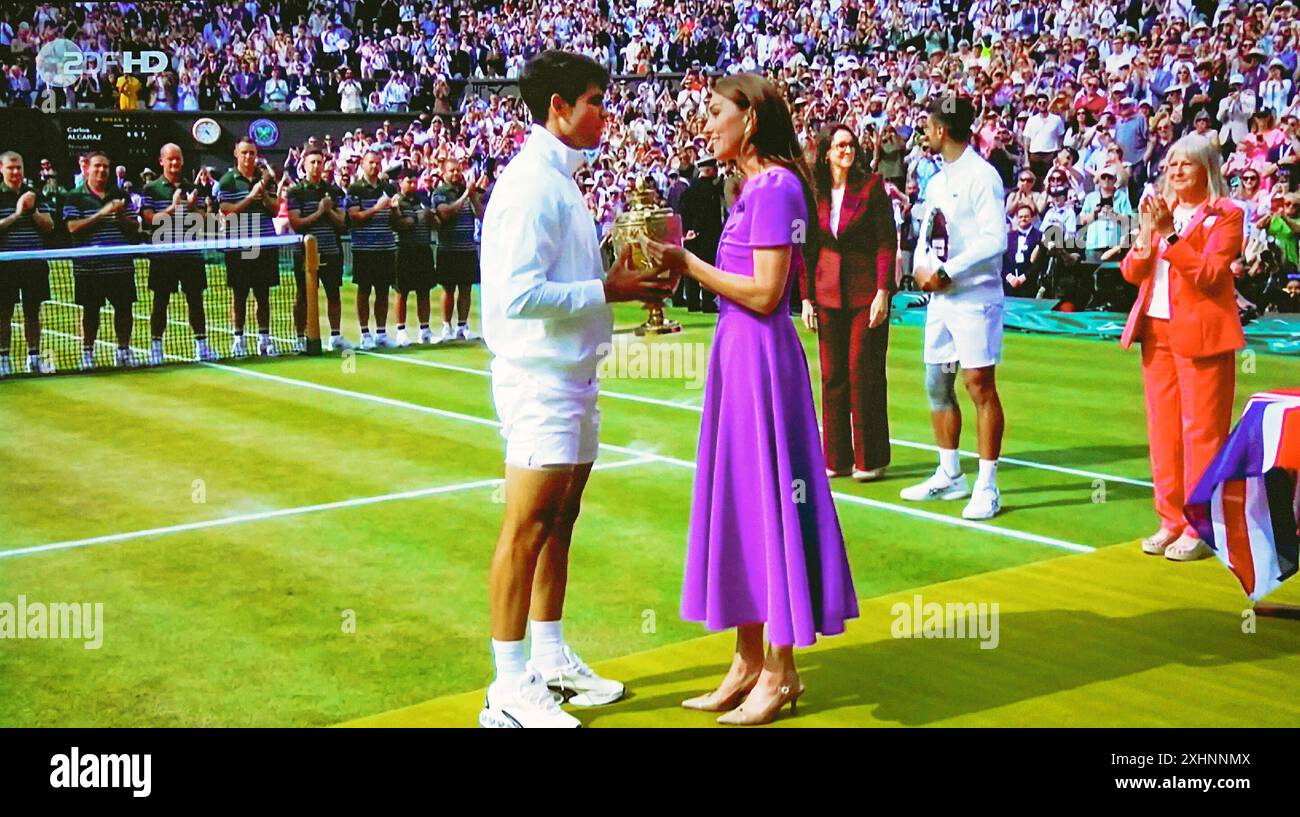 Wimbledon 2024 Prinzessin Kate übergibt den Pokal an den Spanischen ...