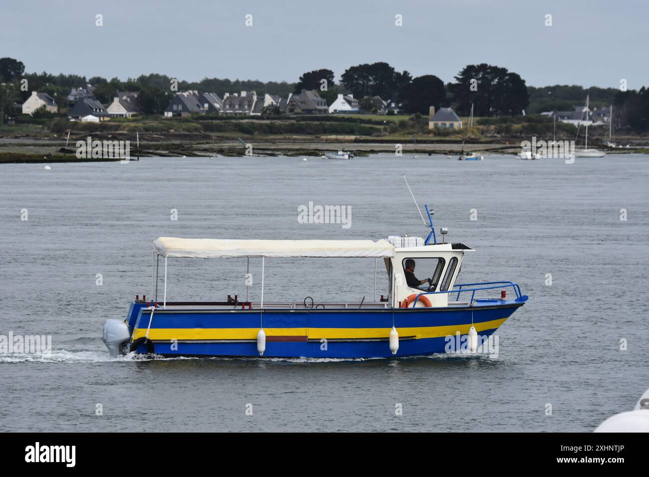 Small boat to traverse the golf, Beauty of golf Of Morbihan, Brittany ...