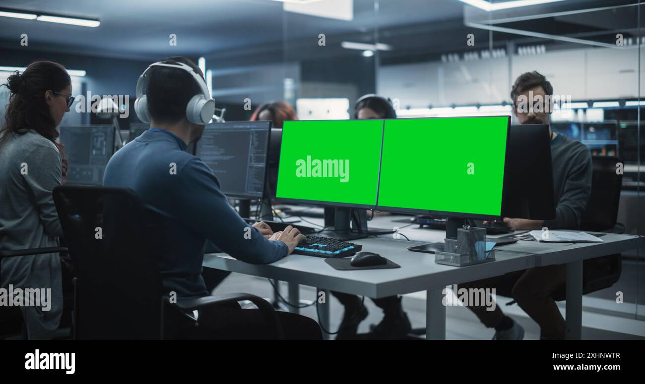 Team women working green screen hi-res stock photography and images - Alamy