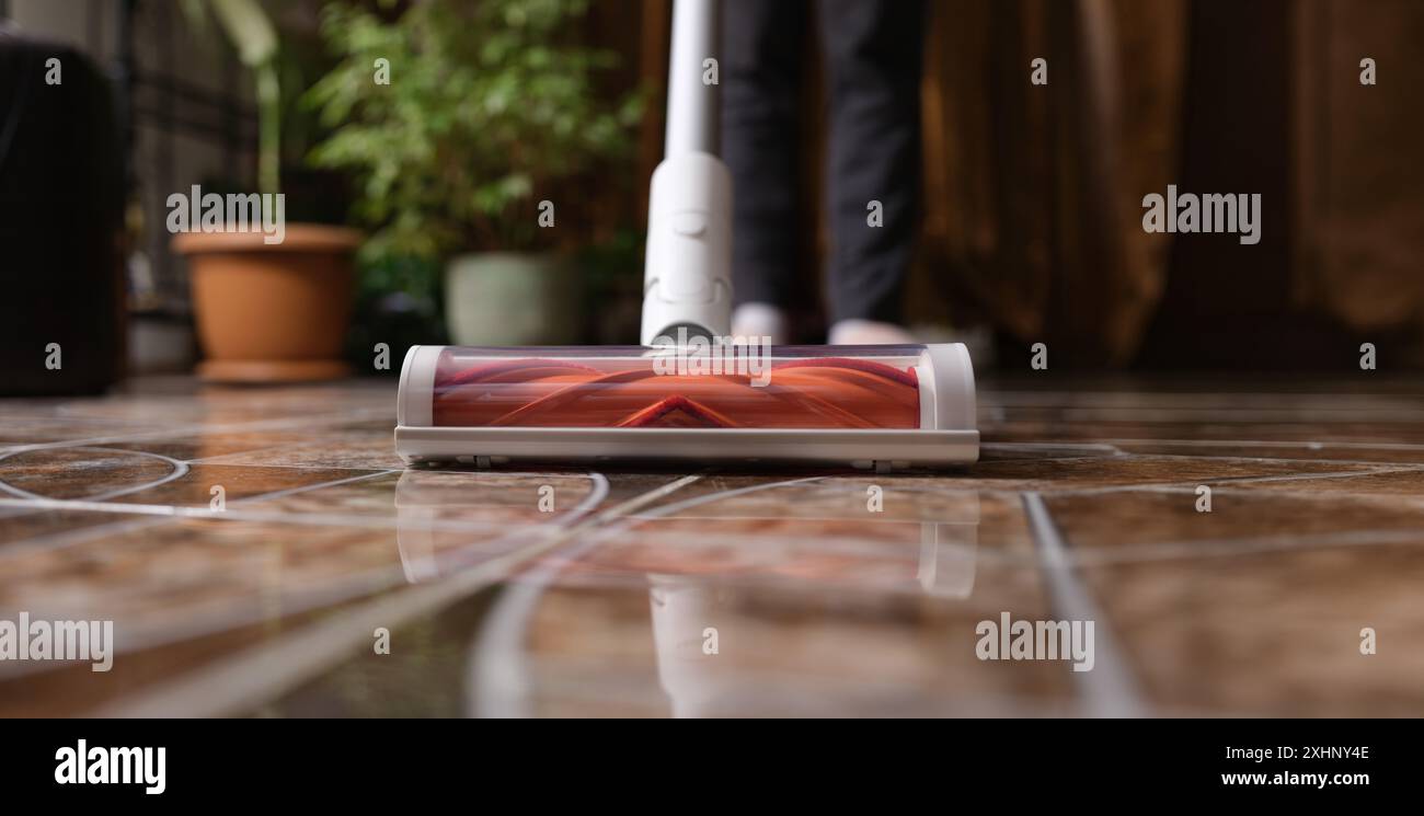 Mop tile floors household hi-res stock photography and images - Alamy