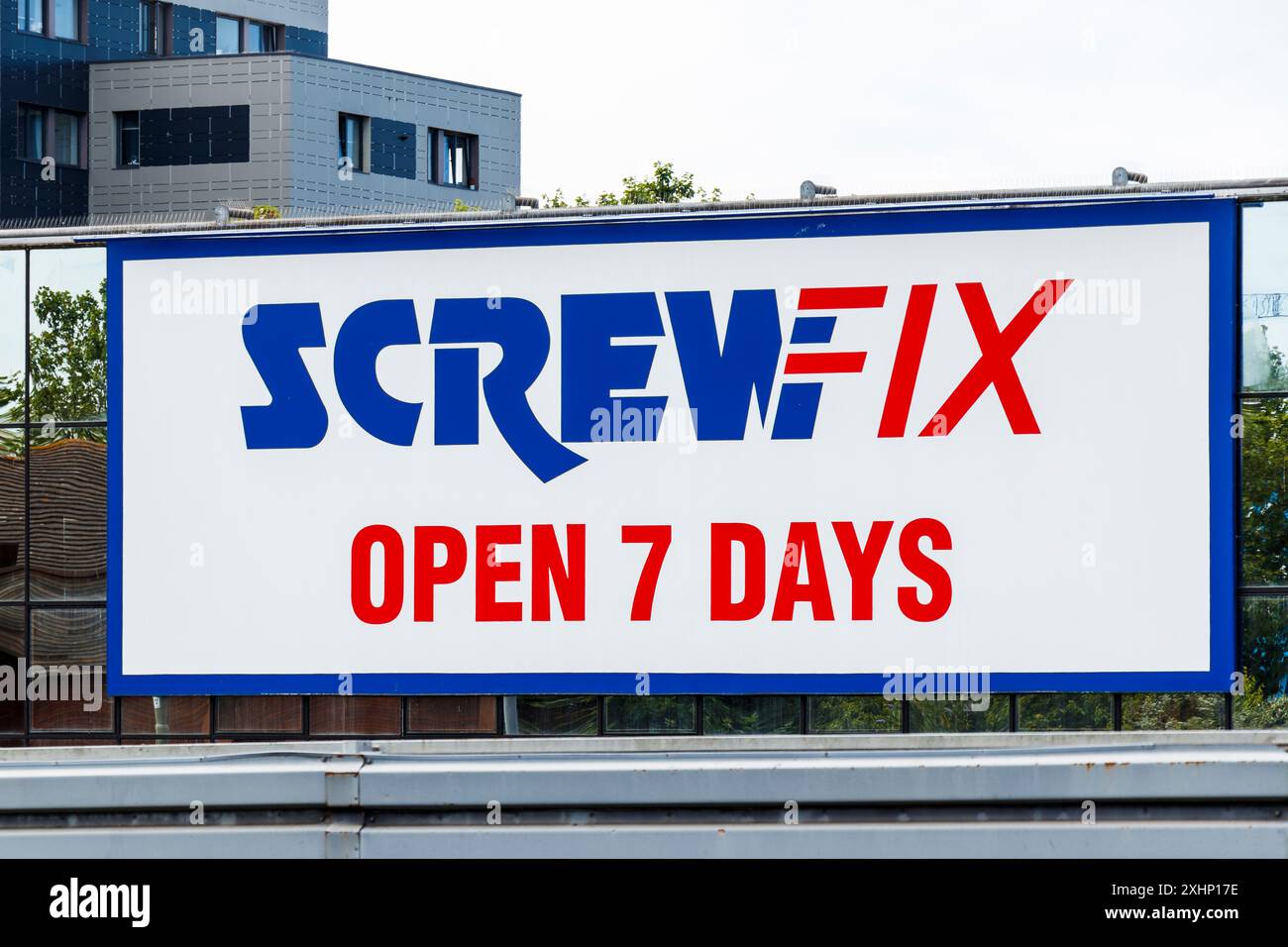 Advertisement hoarding hi-res stock photography and images - Alamy