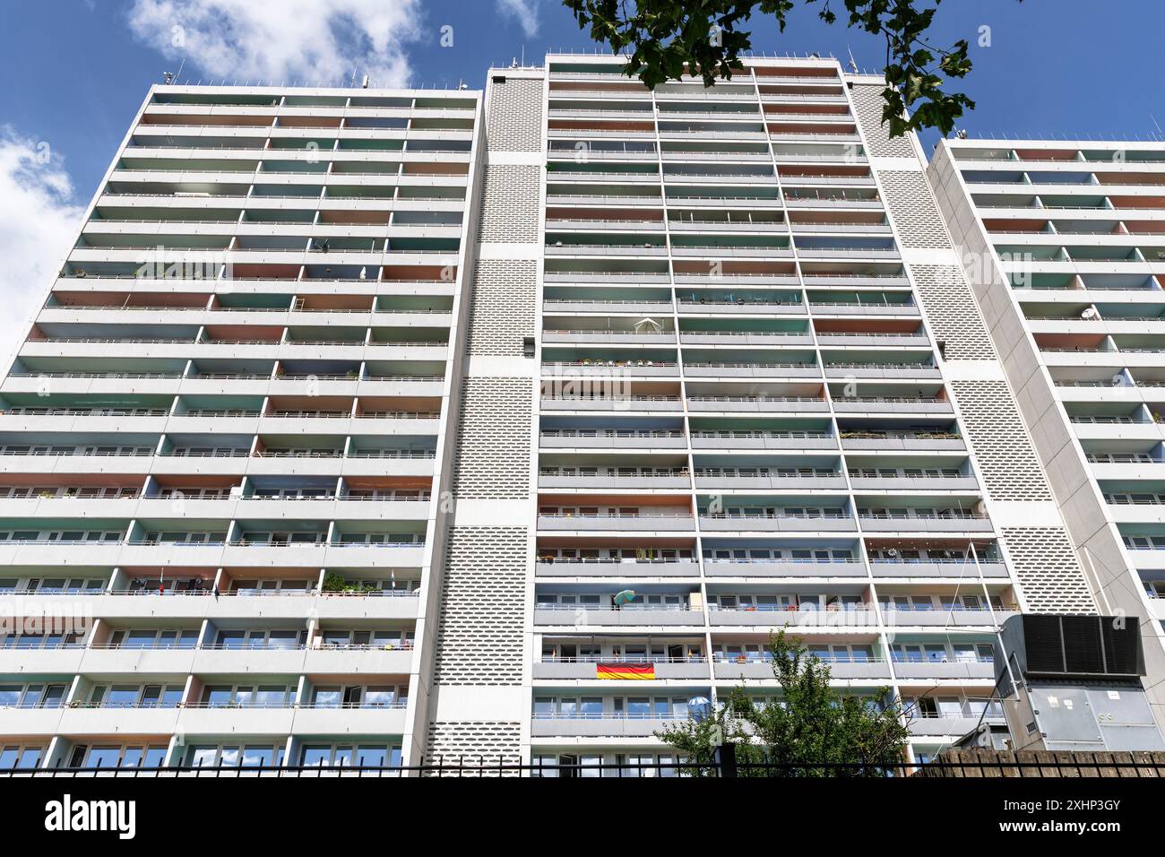 the Coloria high-rise building (formerly Westcenter) on Venloer street ...