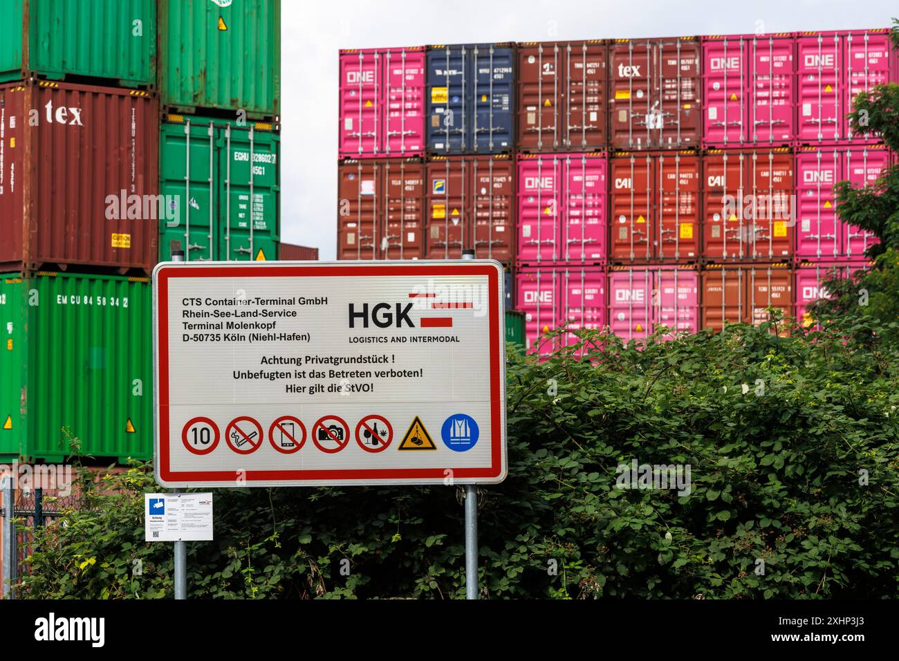 the container terminal Molenkopf of the Rhine port in the town district ...