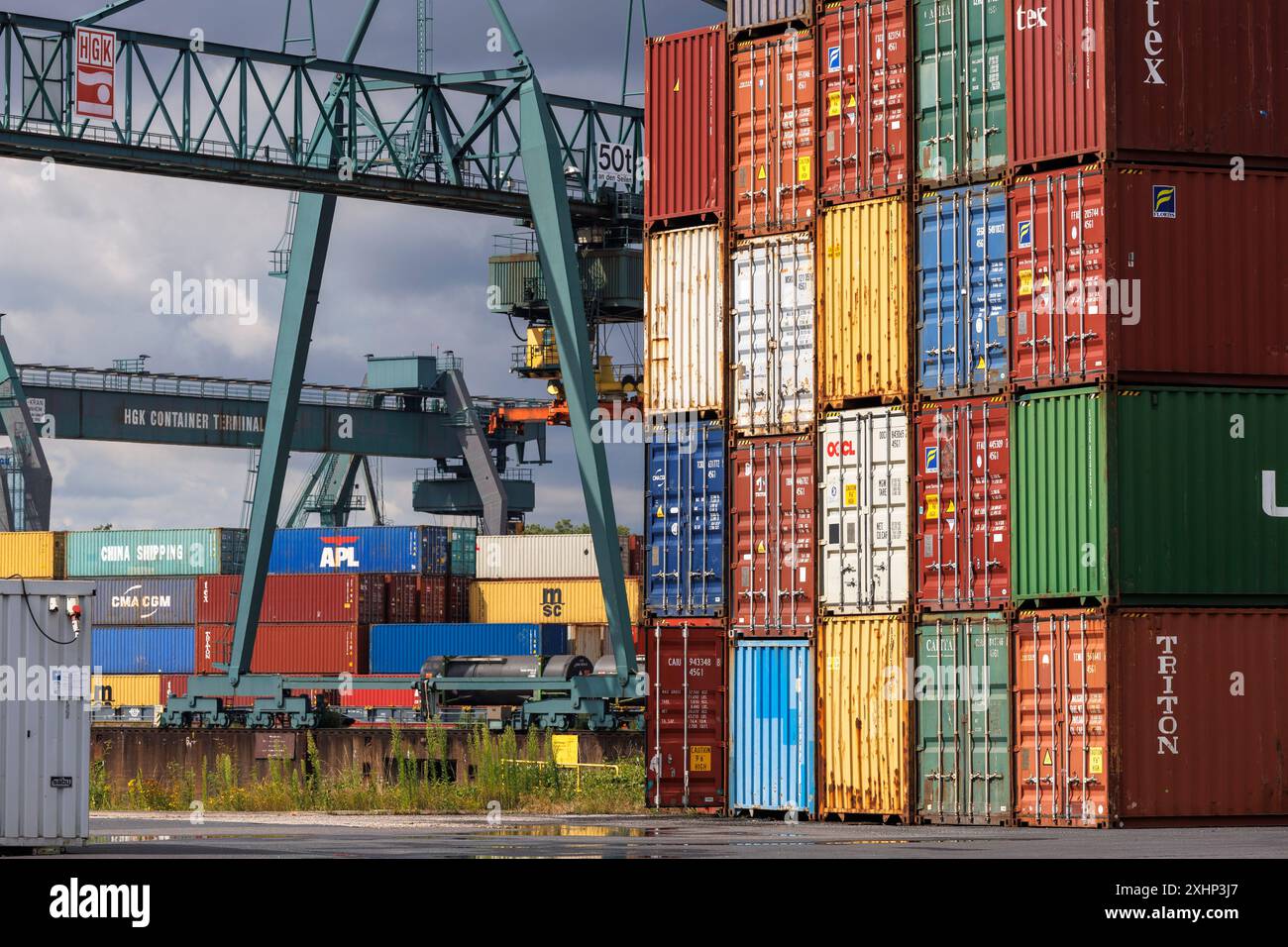 the container terminal Molenkopf of the Rhine port in the town district ...