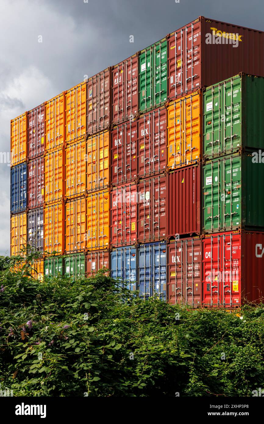 the container terminal Molenkopf of the Rhine port in the town district ...