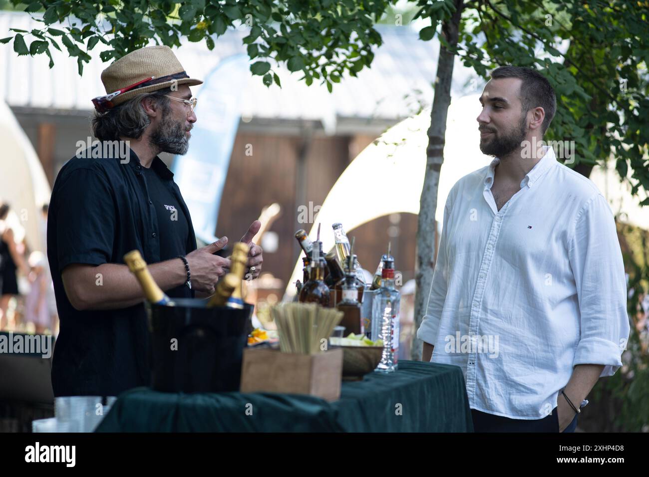 Barman beard hi-res stock photography and images - Alamy