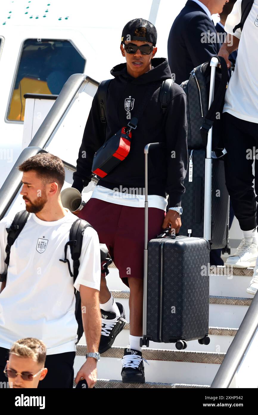 Unai Simón and Lamine Yamal on their arrival at the airport, July 15 ...