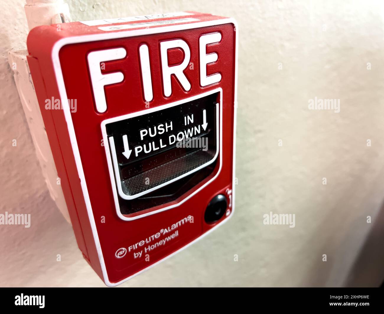 Fire alarm pull station hi-res stock photography and images - Alamy