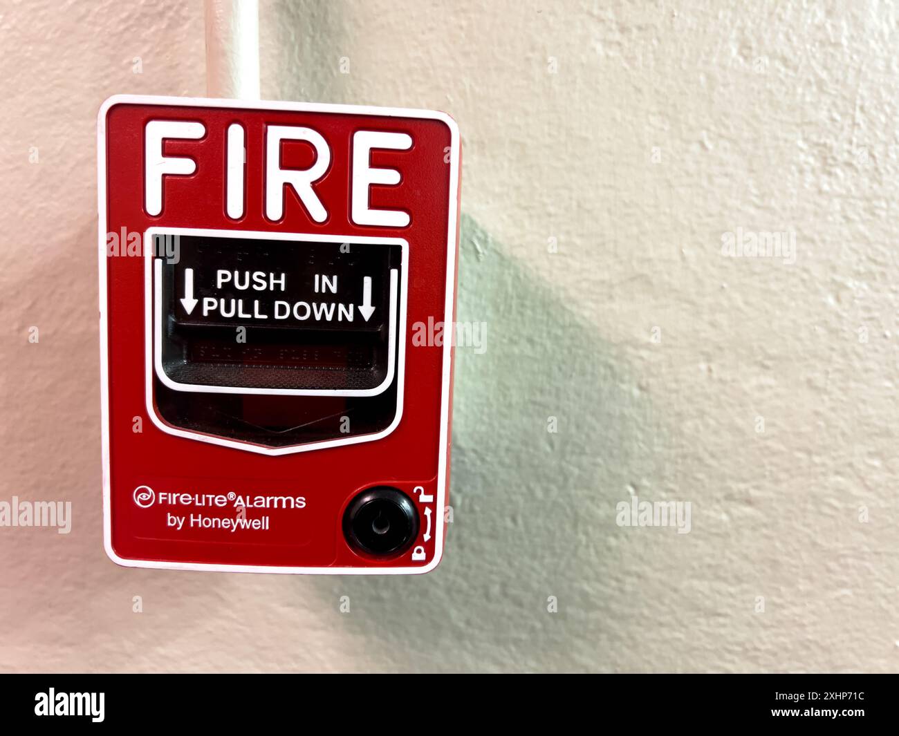 Fire alarm pull station hi-res stock photography and images - Alamy