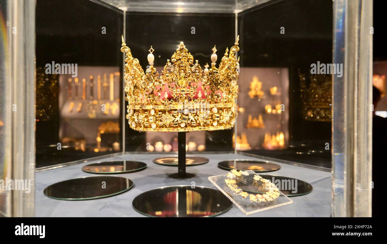 Crown_jewels hi-res stock photography and images - Alamy