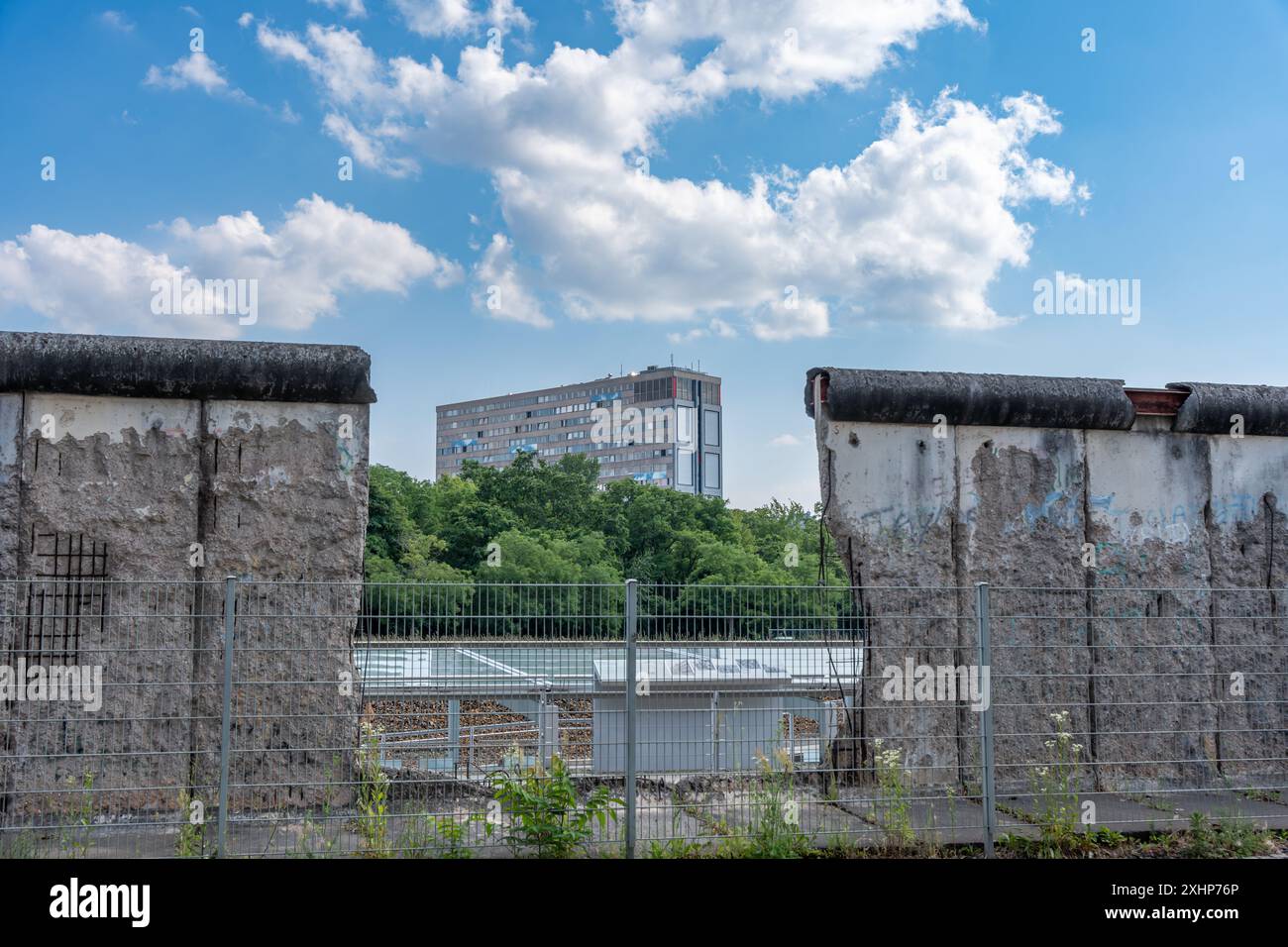 Breach in the wall hi-res stock photography and images - Alamy
