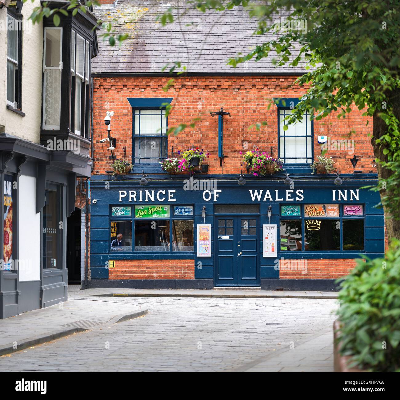 Prince wales pub public house hi-res stock photography and images - Alamy
