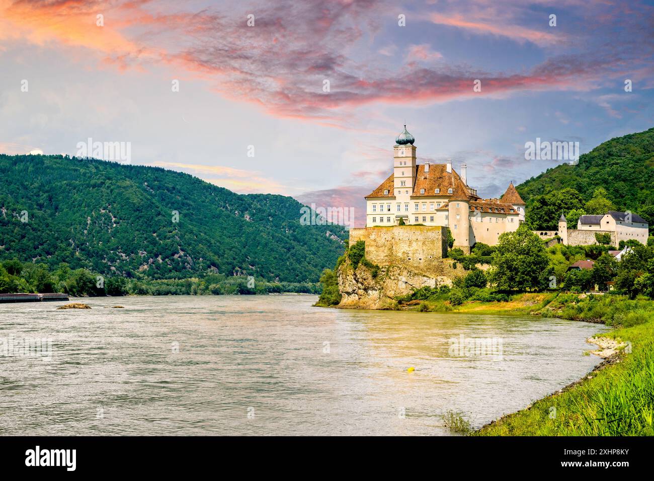 Castle schonbuhel austria hi-res stock photography and images - Alamy