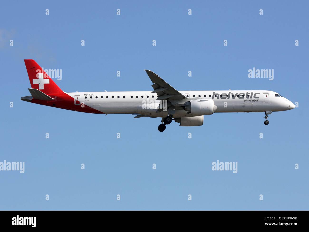 Embraer 190 400 hi-res stock photography and images - Alamy