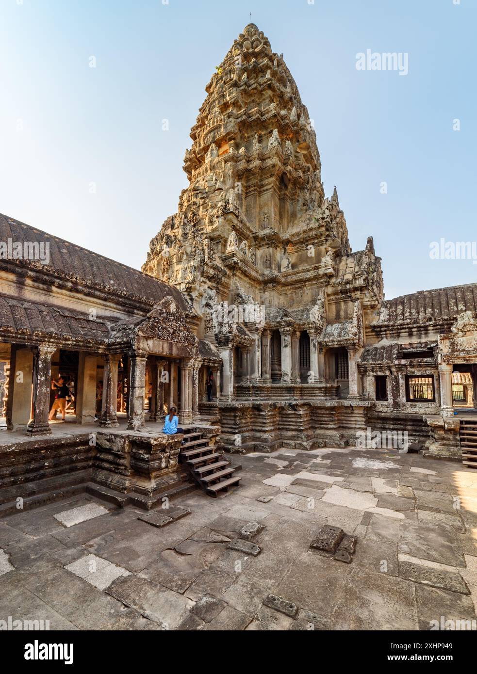 Upper gallery of Temple Mountain of Angkor Wat Stock Photo - Alamy