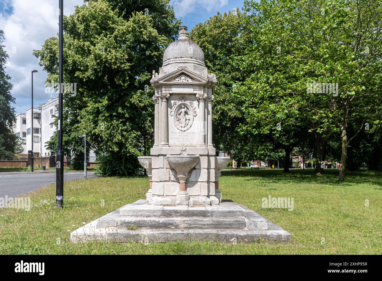 Historic Asylum Green drinking fountain at one end of The Avenue in ...
