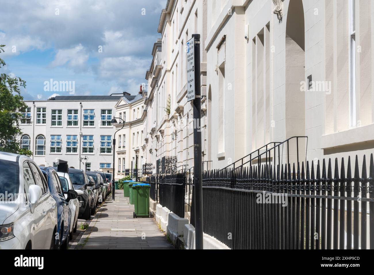 Row of three storey regency style houses hi-res stock photography and ...
