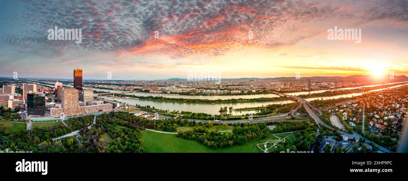 Old vienna town hall hi-res stock photography and images - Alamy
