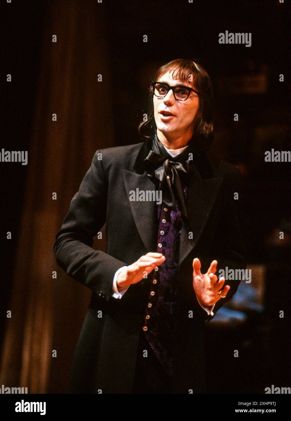 Guy Henry (Sir Formal Trifle) in THE VIRTUOSO by Thomas Shadwell at the ...