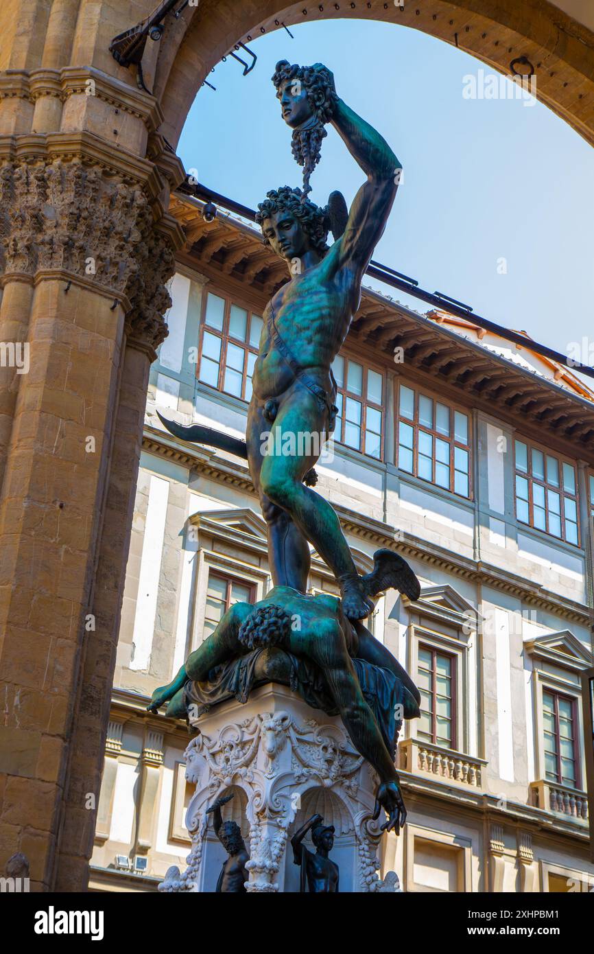 Perseus with the Head of Medusa by Benvenuto Cellini.Piazza della ...