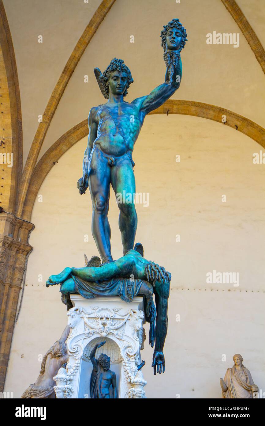 Perseus with the Head of Medusa by Benvenuto Cellini.Piazza della ...