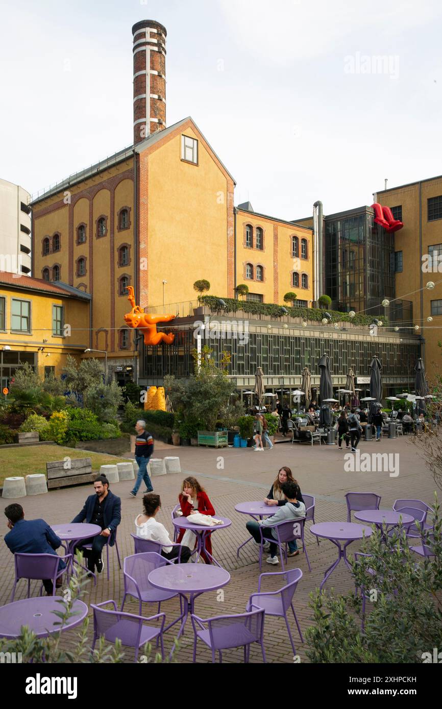 Turkey, Istanbul, Bomontiada, young people sitting at a cafe terrace in ...