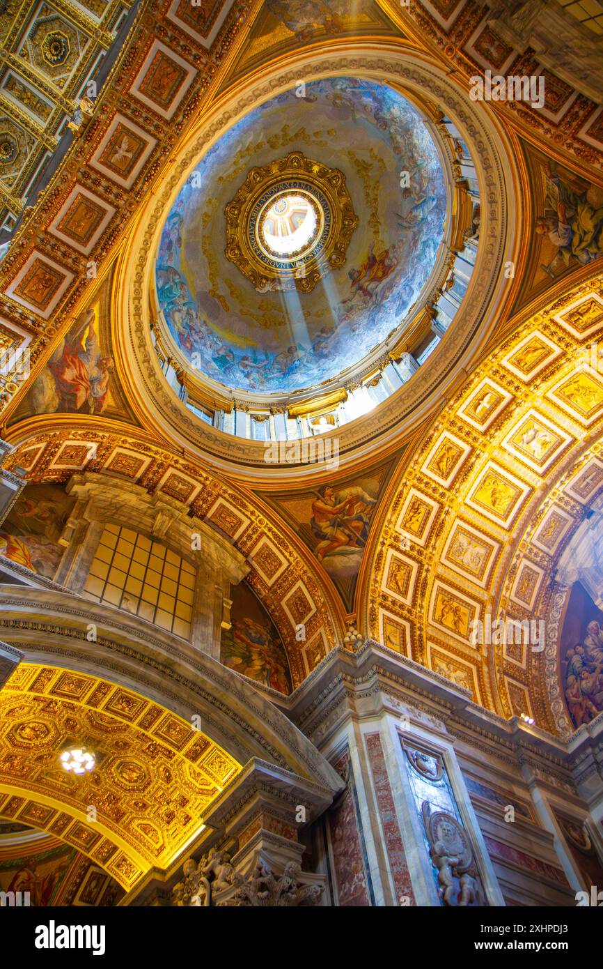Crepuscular rays of St. Peter's Basilica dome. Vatican City, Rome ...