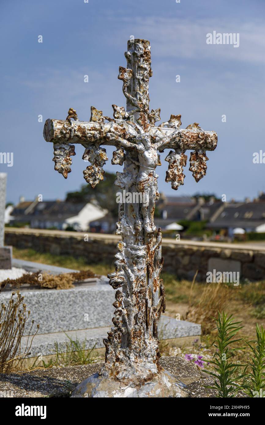 France, Morbihan, Ponant islands, Hoëdic island, the village cemetery ...