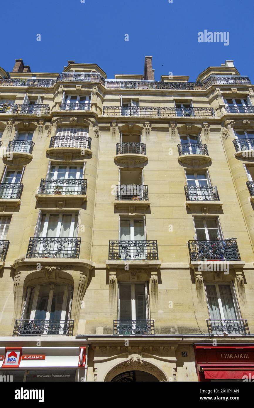 France, Paris, Haussmannian building facade of the 18th arrondissement ...